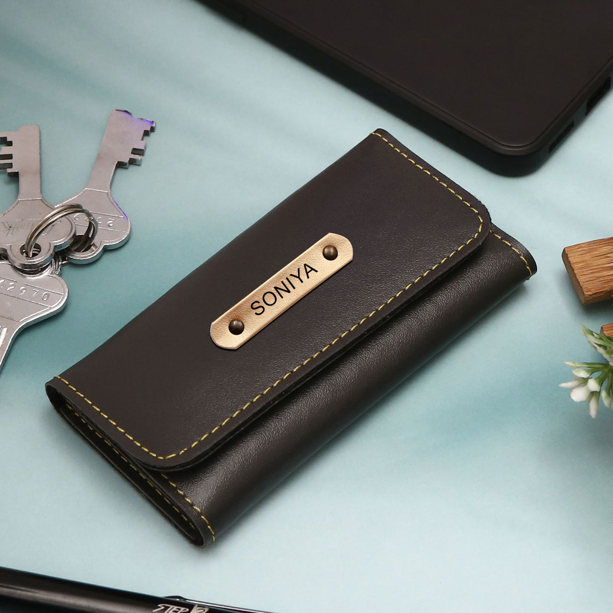 Personalized Grey Key Case With Name & Charm